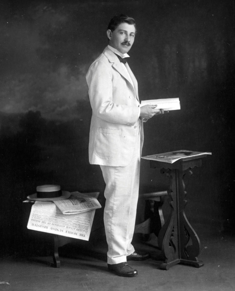 Erik Overbey, Mobile's Chronicler