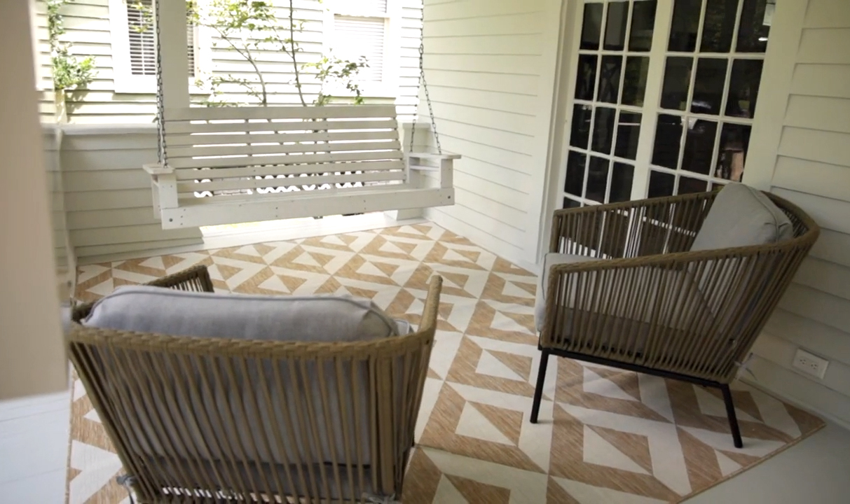 Video: How to Choose an Outdoor Rug